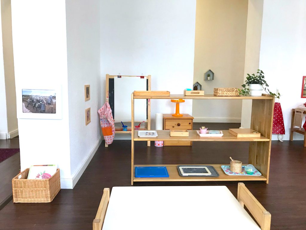How to set up a Montessori play area at home (from birth to 3 years ...