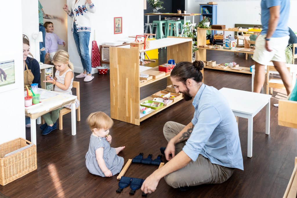 Photo Tour of a Montessori Preschool Class – Montessori Mother ELC