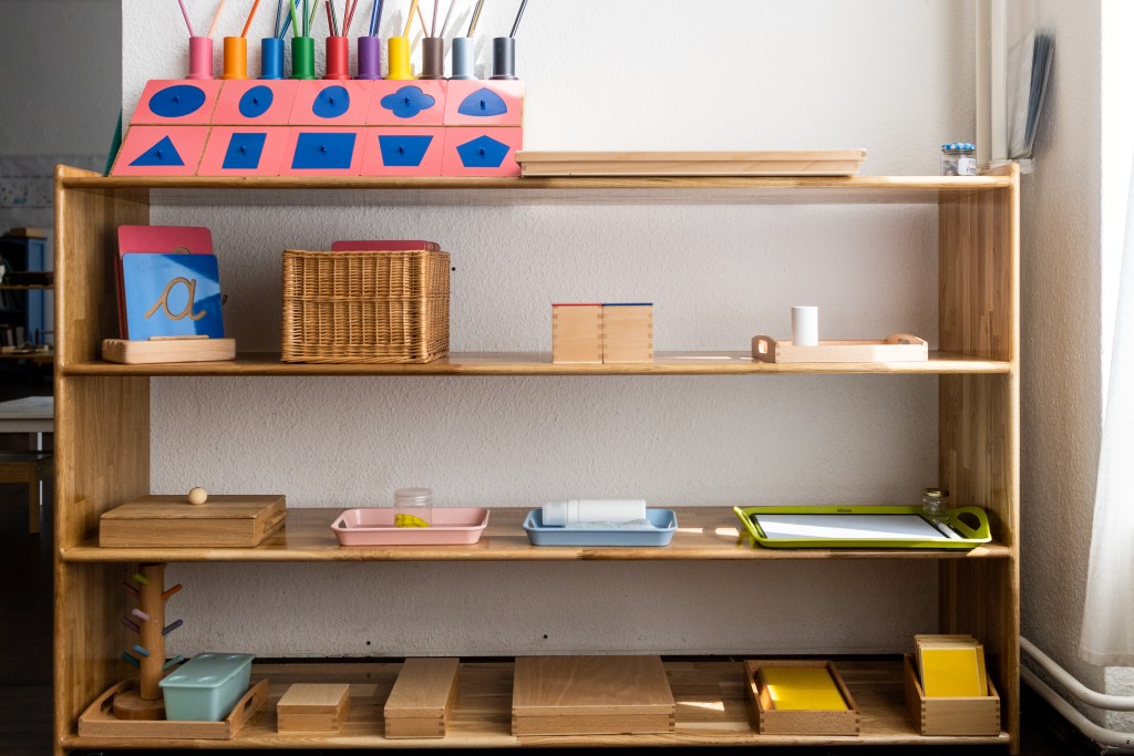Photo Tour of a Montessori Preschool Class – Montessori Mother ELC
